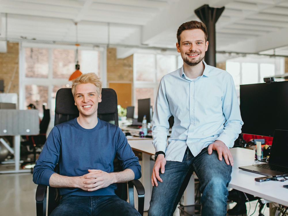 Notrufe nach Stürzen: Berliner Start-up optimiert Samsung-Uhr für Senioren