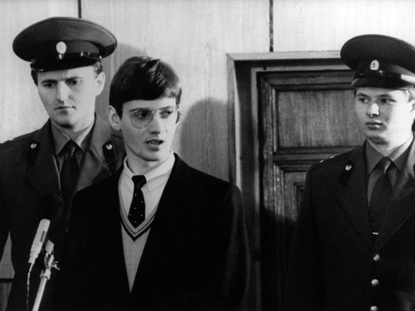 Vom Roten Platz in Moskau nach Gatow: Berliner Ausstellung zum Kalten ...