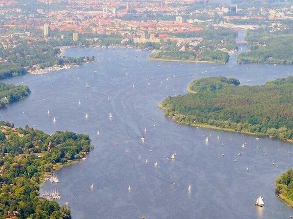 Scharfe Lanke wird zur Baustelle: Das riesige Schlammbecken an der ...