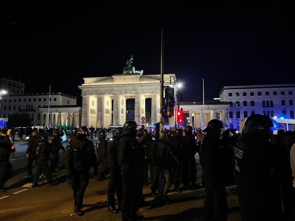 20 verletzte Polizisten, 65 Strafverfahren: Berliner Polizei zieht Bilanz nach eskalierten Pro ...