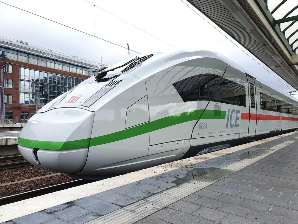 ICE bekommt neuen grüner Streifen