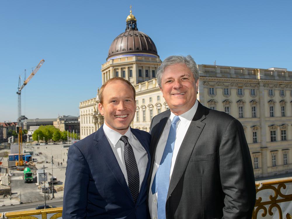 Triumph über den Sozialismus: Stiftung der Familie Bush begleitet ...