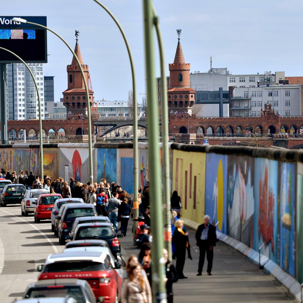 Is this the Berlin Wall?!? : r/mariokart