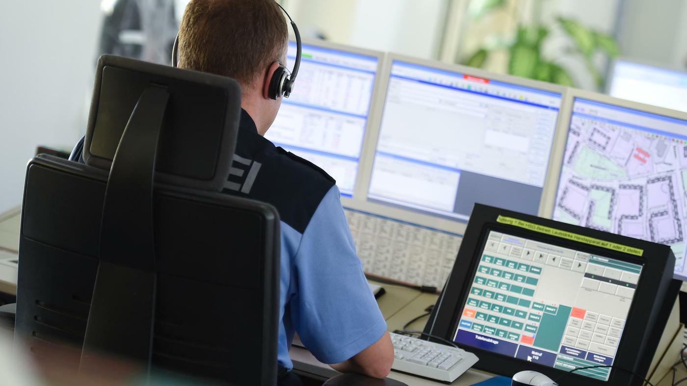 Überlastete Einsatzzentrale: Polizei schaltet Warteschleife bei Notruf ...
