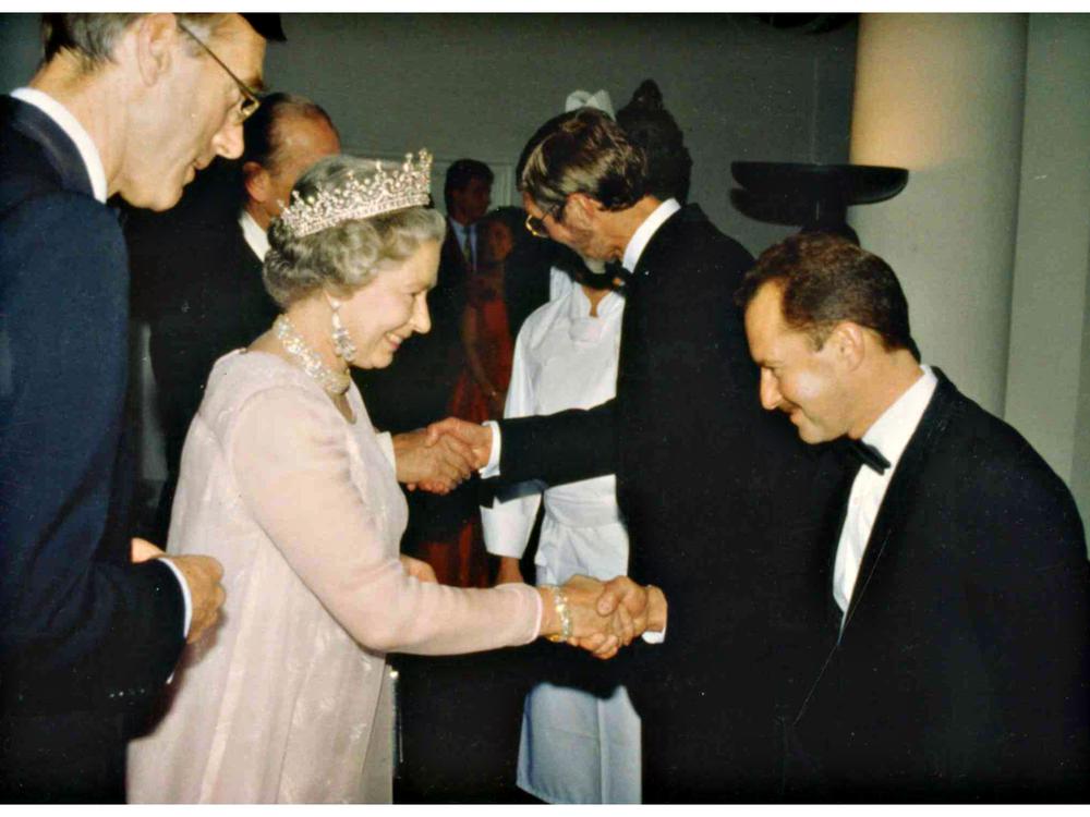 Wer ihn kennt, gehört zur feinen Berliner Gesellschaft: Frank Rudolph ...