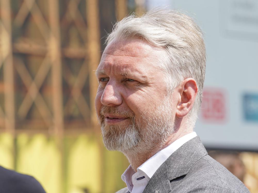 Berliner Flüchtlingsamt sucht Chef: Alexander Straßmeir geht – Comeback ...