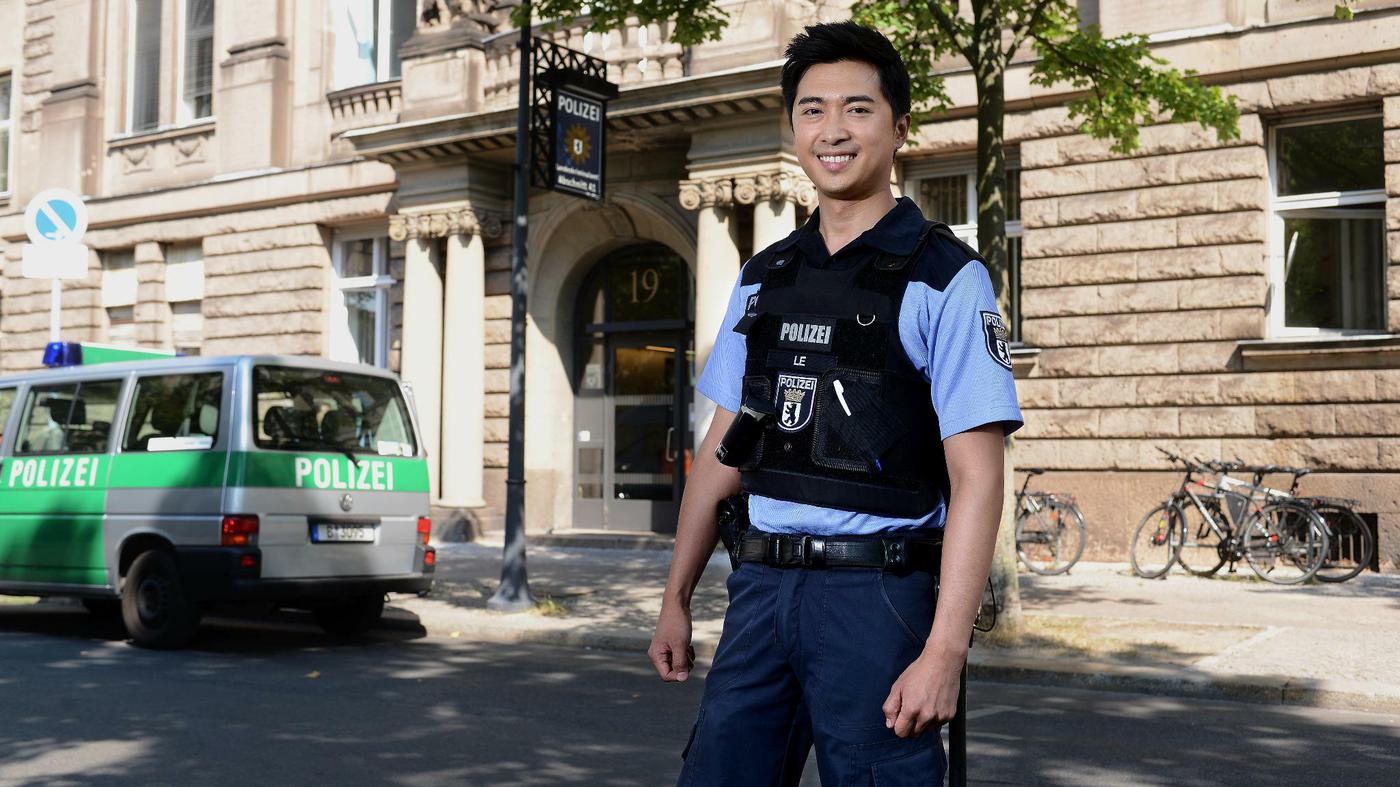 Stadtspaziergang mit Aaron Le: Eine Pistole ist doch kein Spielzeug