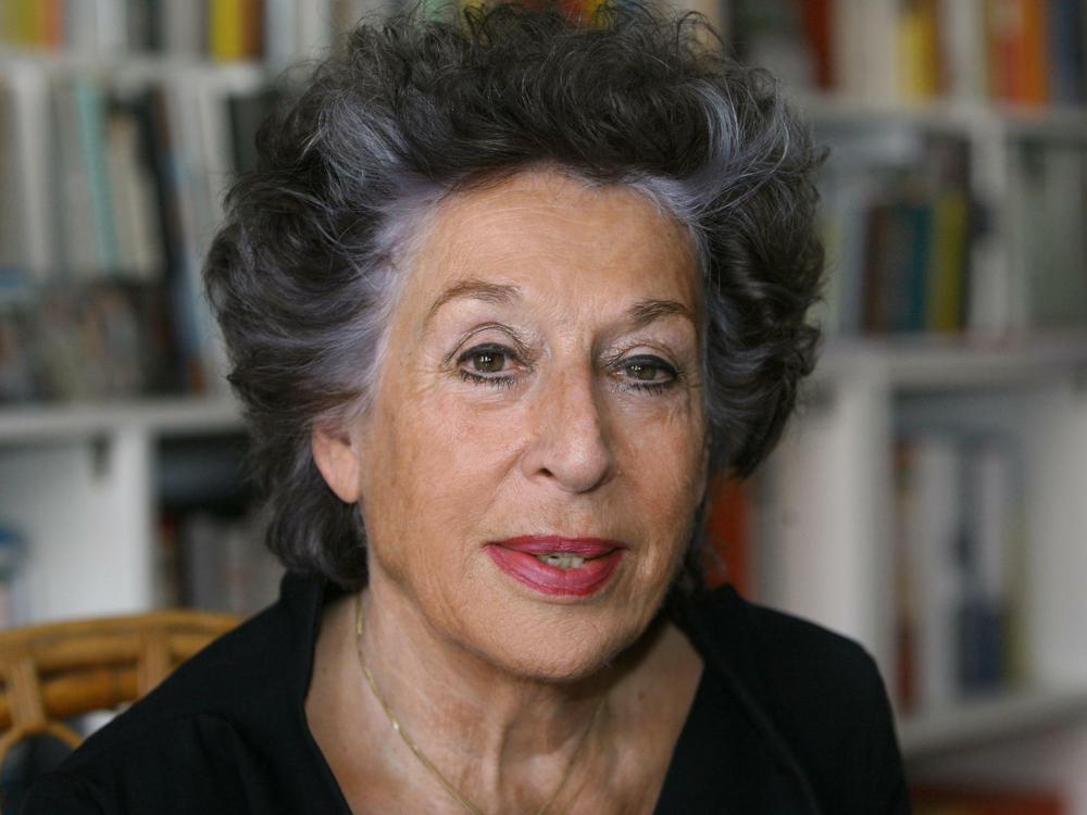 Ziegelstein mit dem Namenszug: Lea Rosh unterstützt Wiederaufbau der ...