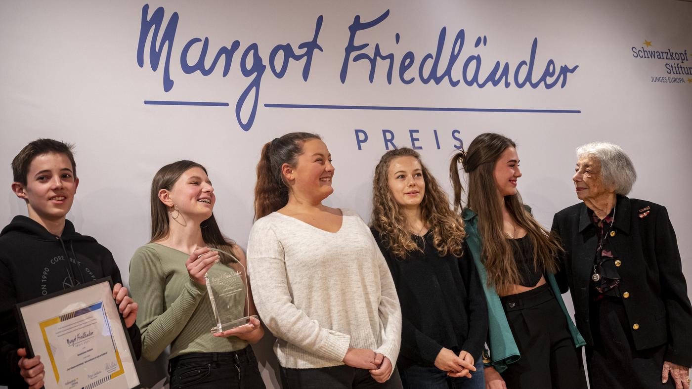 Auszeichnung für Schüler : Margot-Friedländer-Preis gegen ...