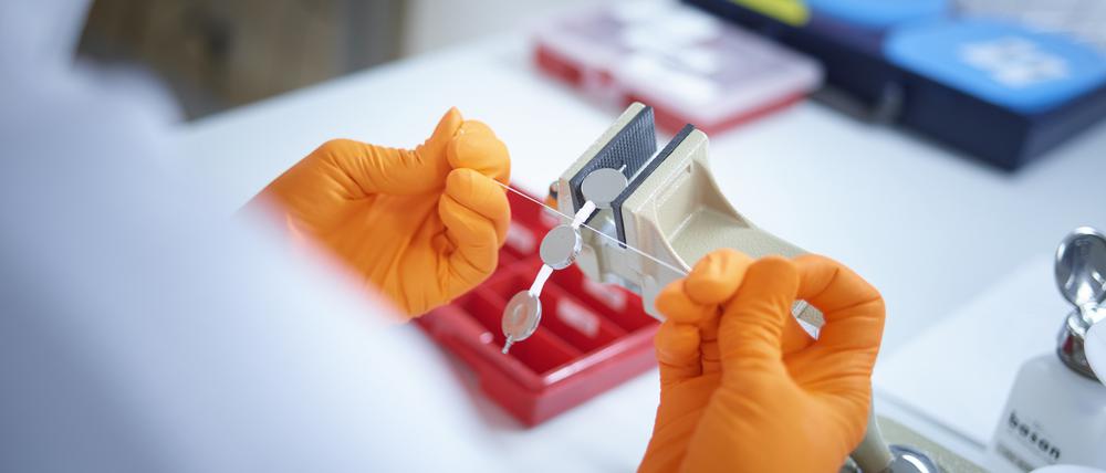 Potsdamer Medizintechnikhersteller Miethke: Mit ruhiger Hand zum Welterfolg