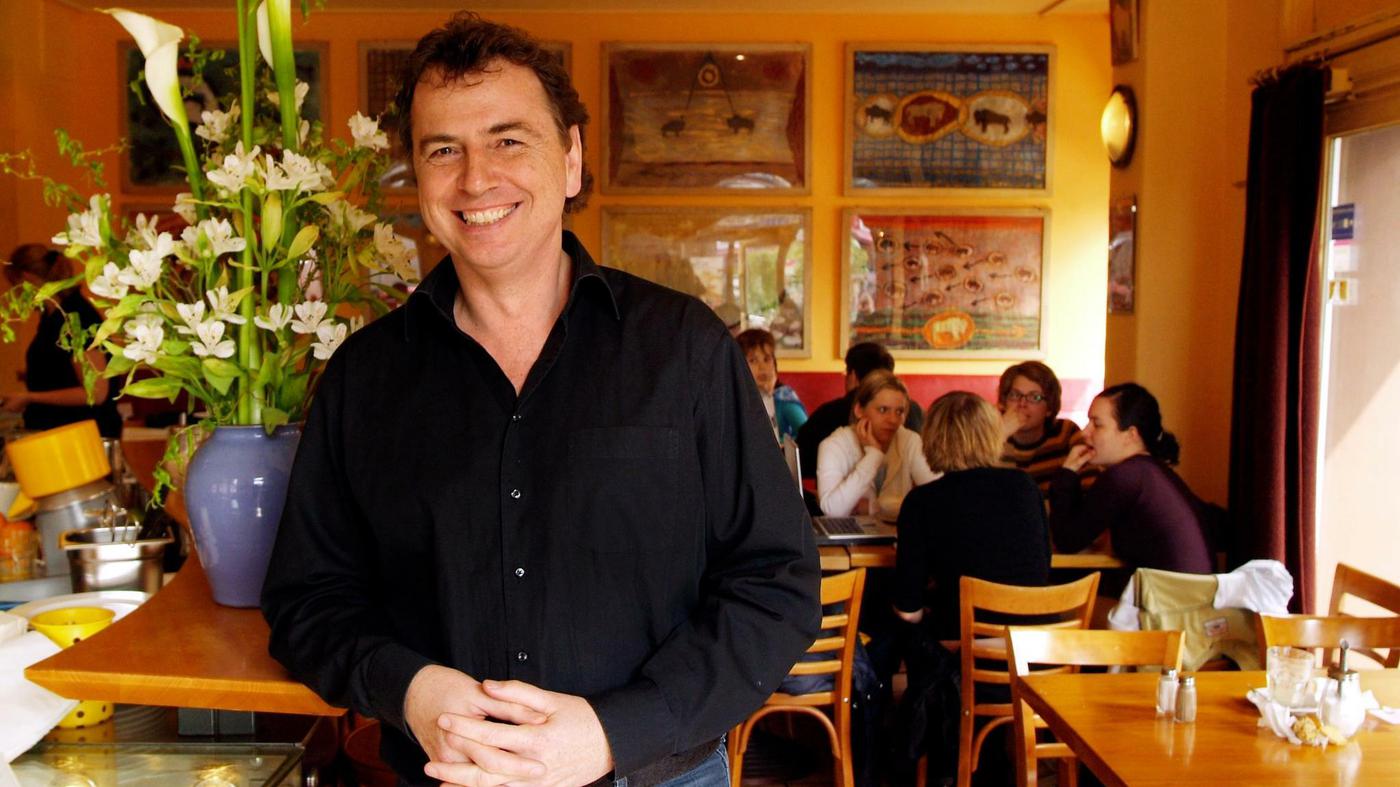 Café-Betreiber Tim Coughlin: Berlins Brownie-König legt sich mit ...
