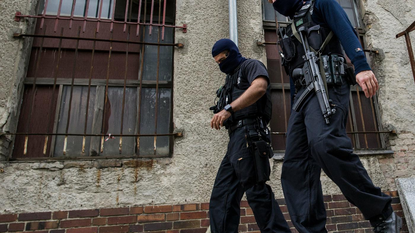 Wegen Unterstützung von Terrormiliz: Zwei Islamisten in Berlin angeklagt