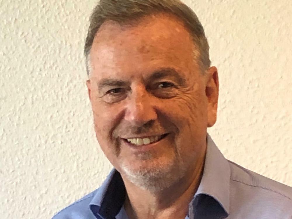 Café-Betreiber Tim Coughlin: Berlins Brownie-König legt sich mit ...