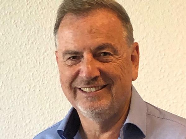 Café-Betreiber Tim Coughlin: Berlins Brownie-König legt sich mit ...