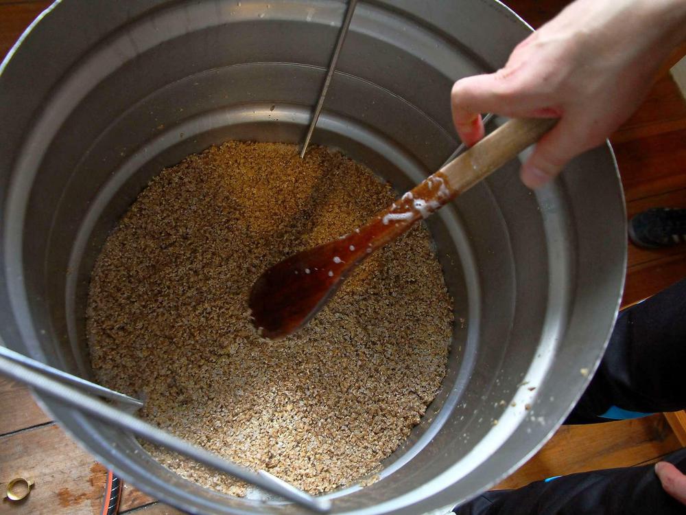 Selbstversuch: Daheim Bier brauen - funktioniert das?
