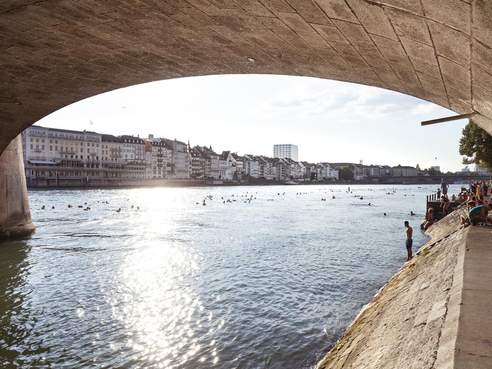 Rheinschwimmen in Basel: Alle im Fluss