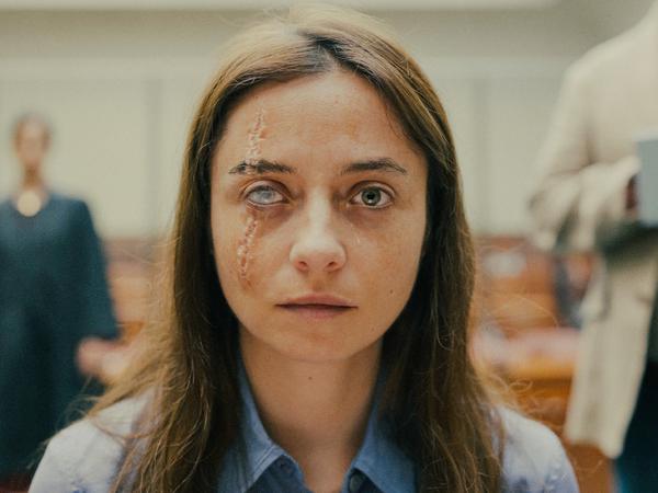 „Bei Schirach ist die Frau zu sehr armes Opfer“: Helene Hegemann über ...