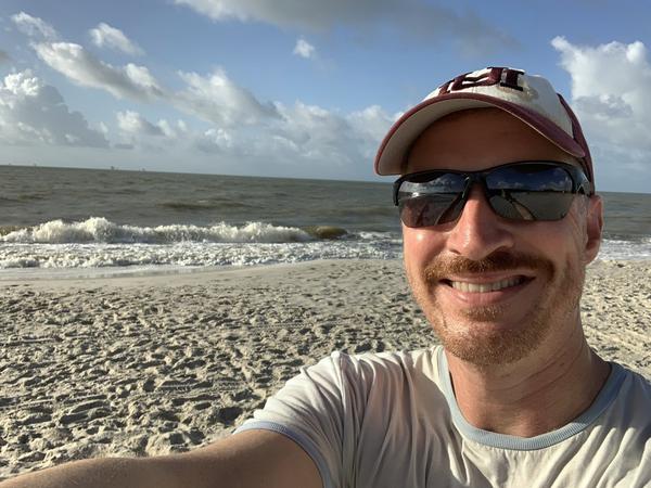 „Am besten in eine Kleinstadt reisen“ : Literaturstar Andrew Sean Greer ...