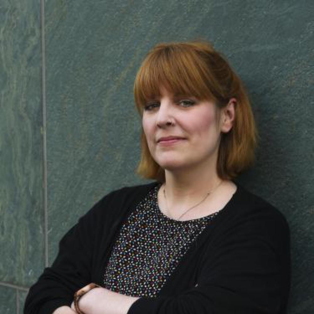 Endlos informiert, endlos erschöpft: Warum wir ständig zum Handy ...