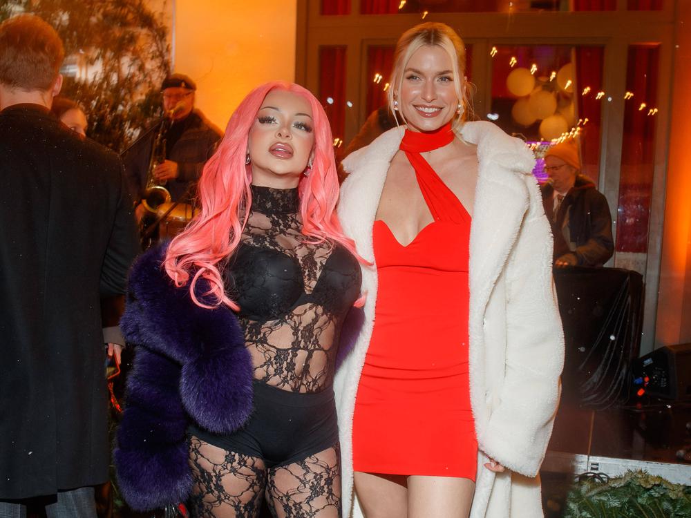 Lena Gerckes „Holly Jolly Christmas Party“ in Berlin: Wenn Promis zusammen Weihnachten feiern