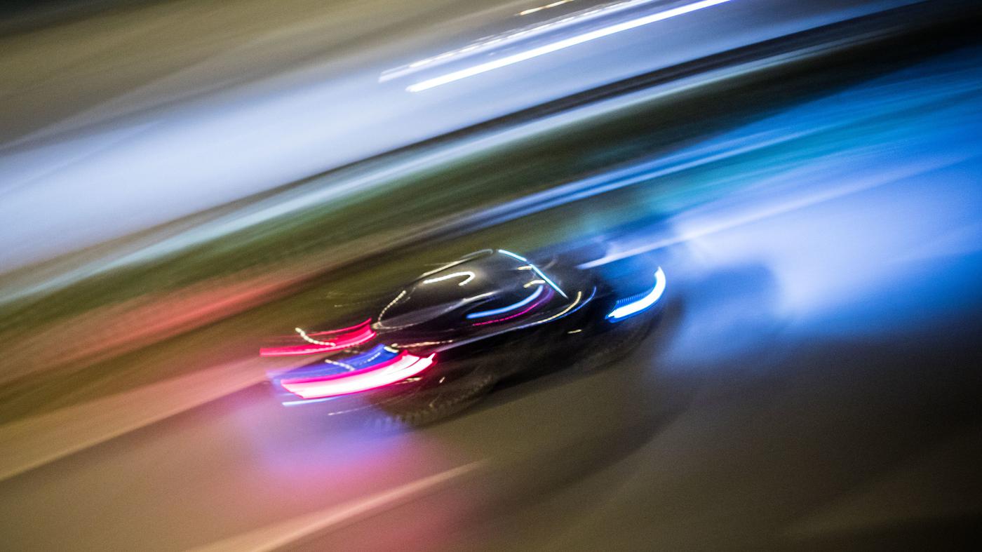 Erst Autorennen, dann Unfall: 18-jährige Raserin in Berlin landet in Grünanlage