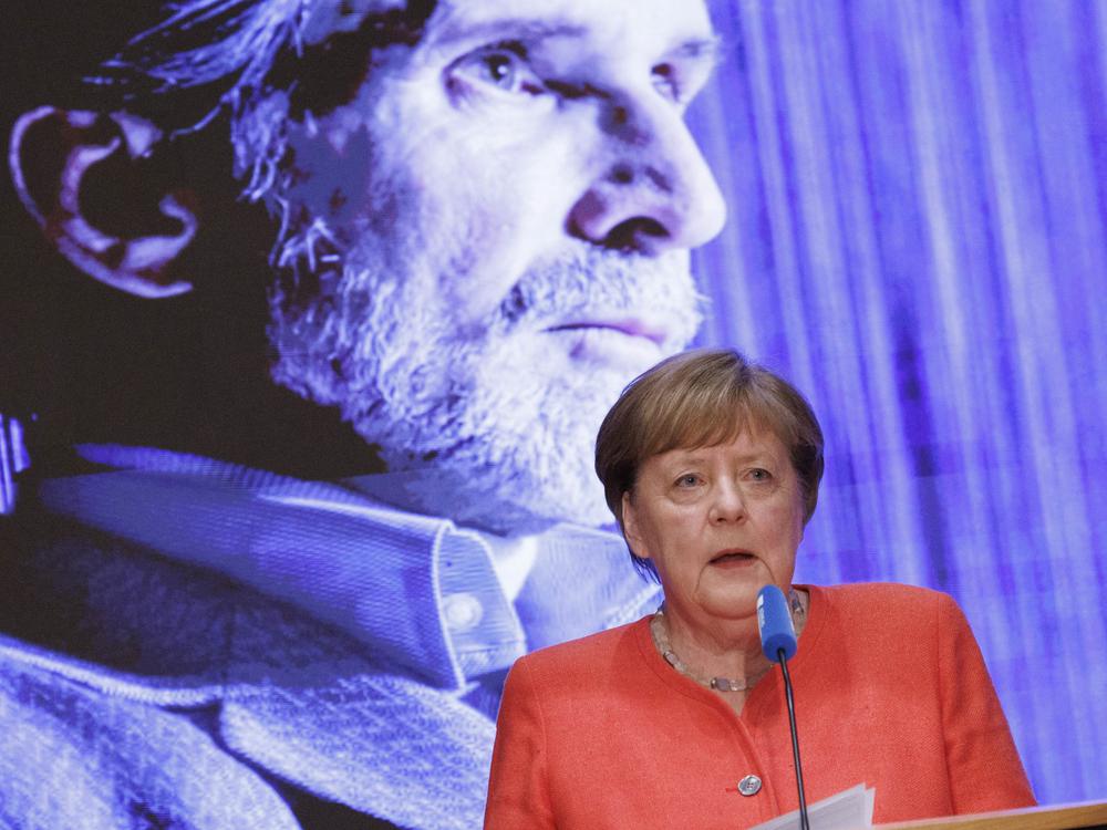 Angela Merkel und Ulrich Matthes: Wie die Ex-Kanzlerin den Schauspieler ehrte