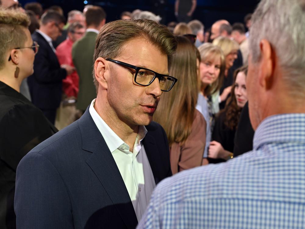 Muntere Themensprünge in der „ARD-Wahlarena“: Größter Beifall ...