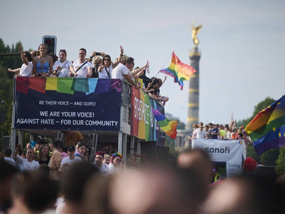 CSD Berlin 2024: Route, Sperrungen, Wagen, Party und Programm zum Christopher Street Day
