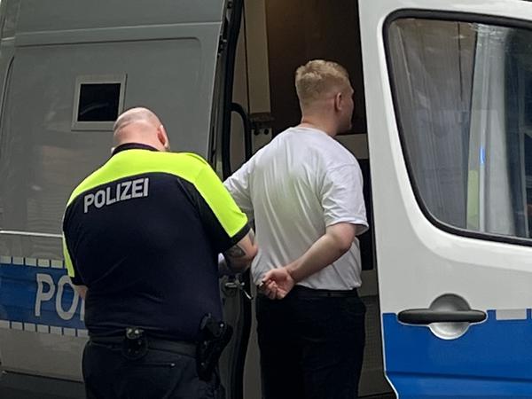 Geschichte eines stundenlangen Polizeieinsatzes: Richter schickt ...
