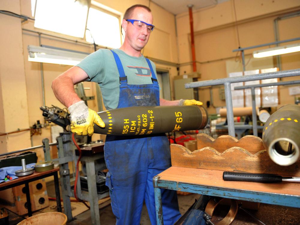 Wo die DDR einst Kalaschnikow-Munition herstellte: Diehl Defence ...