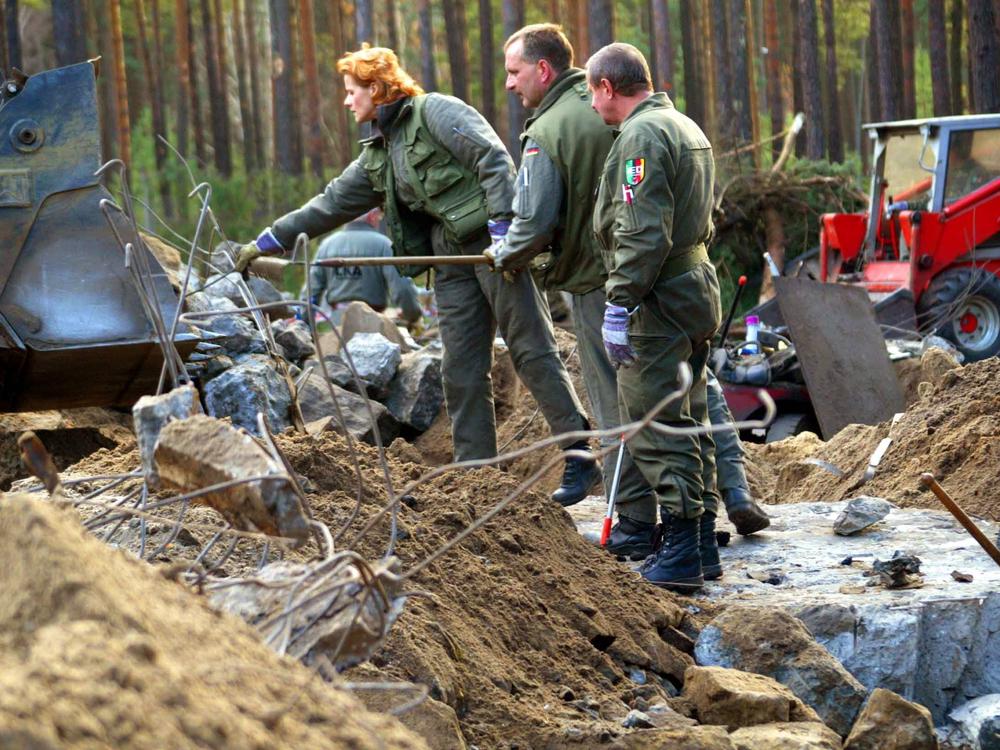 Wo die DDR einst Kalaschnikow-Munition herstellte: Diehl Defence ...