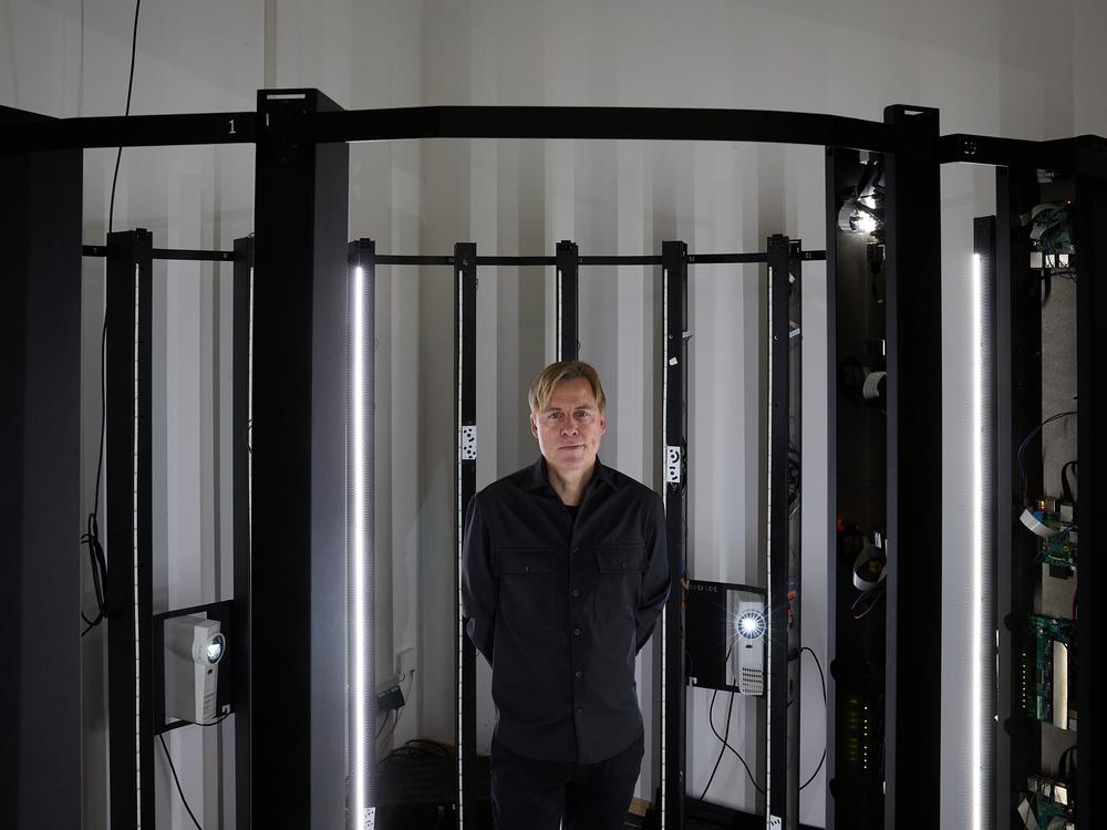 „Das Sterben zeigt uns, was es heißt, ein Mensch zu sein“: Gregor Schneider über sein ...