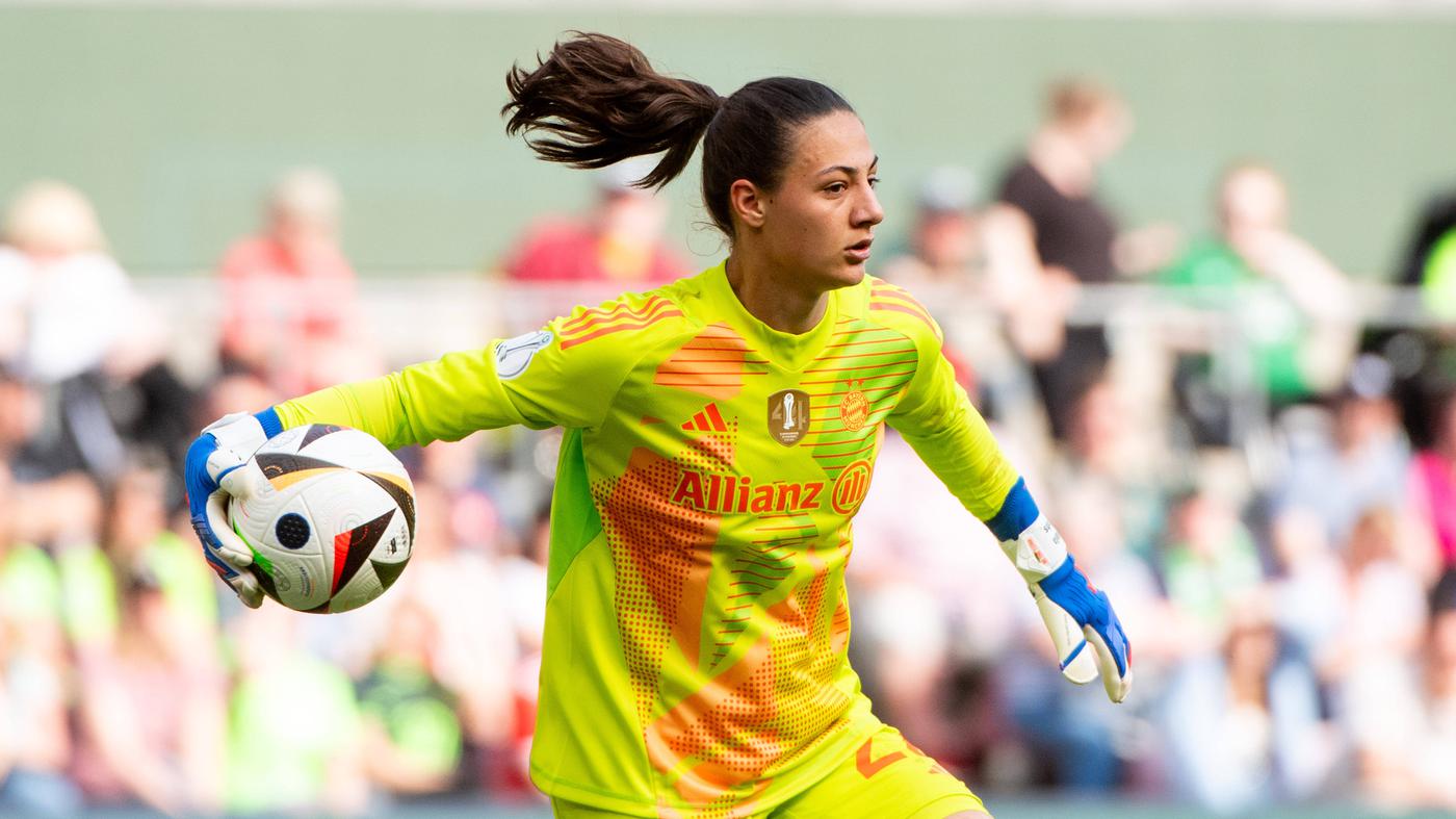 „Bösartiger Tumor“ bei Bayern-Fußballerin: DFB-Torhüterin Grohs an ...