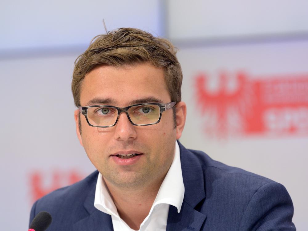 „Haben ihn als Parteilosen gewählt“: Wie Brandenburgs erster AfD-Bürgermeister die Stadt ...