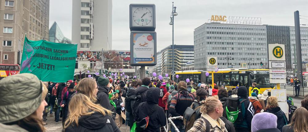 „Weil ich selbst über meinen Körper bestimmen möchte“: Tausende bei Großdemo für die ...