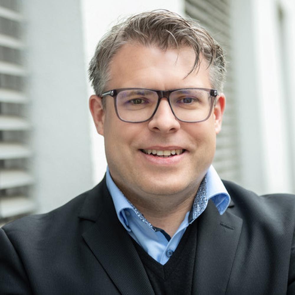 Endlos informiert, endlos erschöpft: Warum wir ständig zum Handy ...