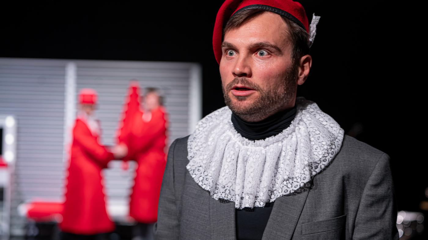 Immer ist’s der alte Adam: Das Theater Strahl aktualisiert Kleist