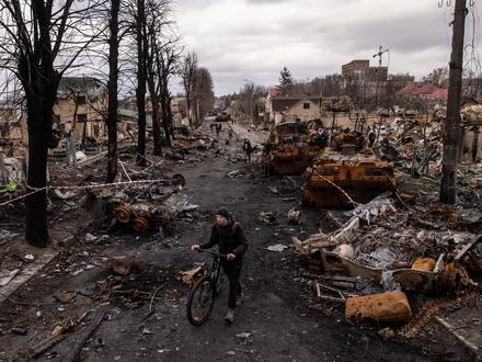 Sie nennen sich „Hexen von Butscha“: Wie ein Frauenbataillon die ...