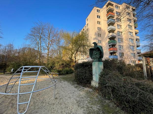 Nazi-Kunst am Kinderspielplatz: Macht dieser Berliner Adler den Abflug?