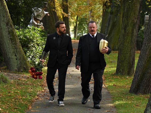 Berliner Bestatter Eric Wrede im Interview: „Krass, wie sich ...