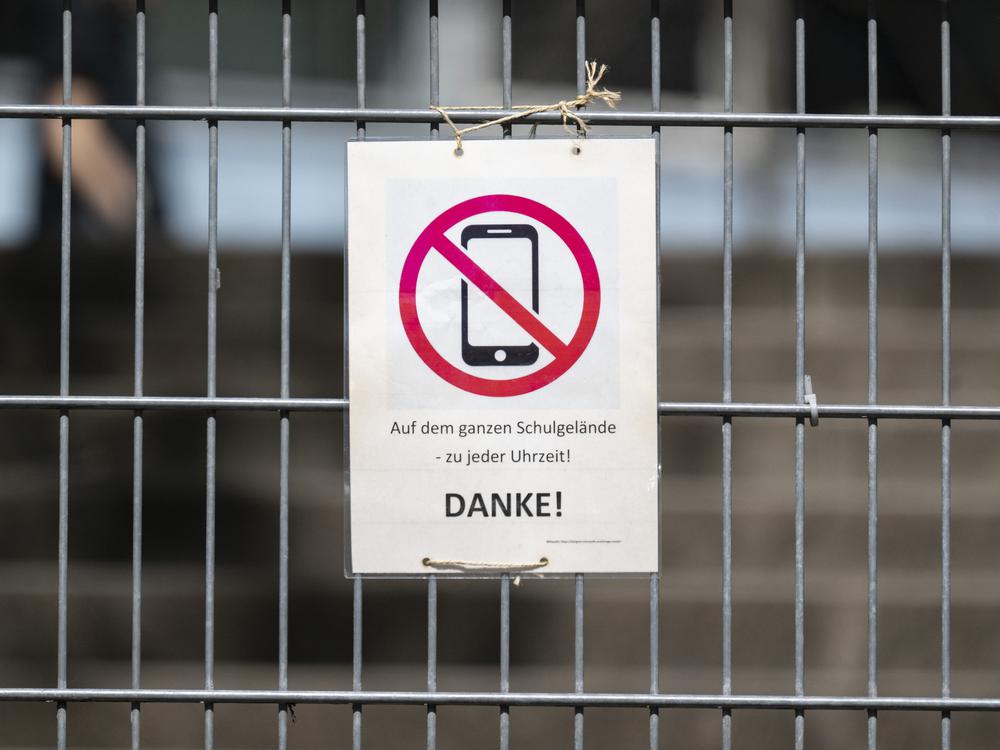 Handyverbot an Schulen: Smartphone aus, Kind gesund? So einfach ist es ...