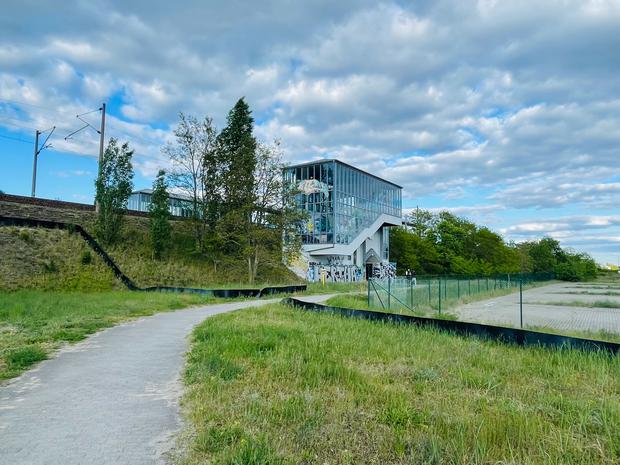 Abriss der Herlitz-Werke: Bagger zerfressen die Industriehallen, die so ...