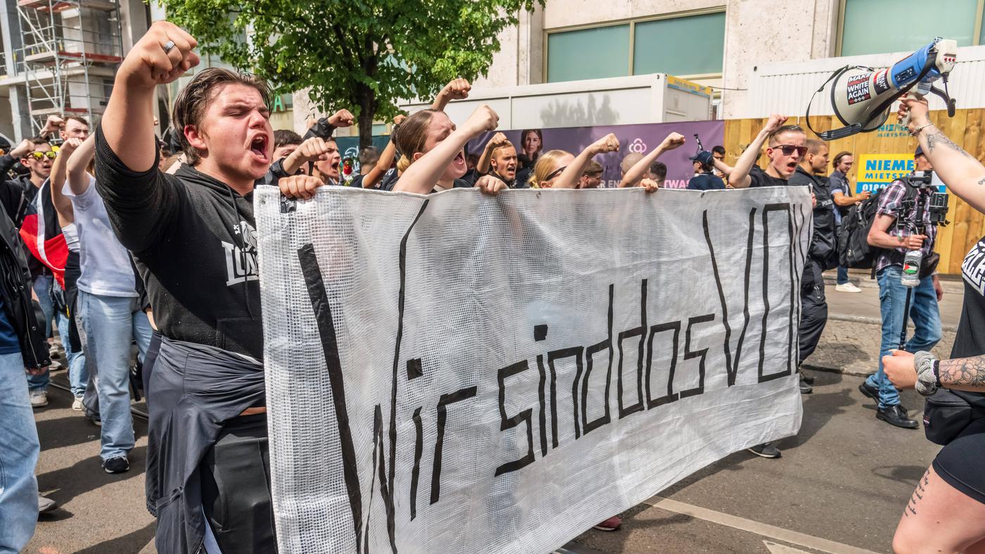 Gezielte Rekrutierung?: Wie alte Neonazi-Kader bei der rechtsextremen ...