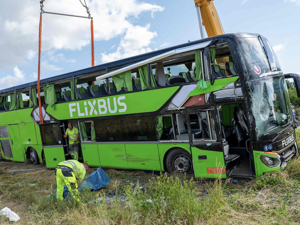 23 Verletzte nach Unglück mit Flixbus: A 19 Richtung Berlin wieder frei ...
