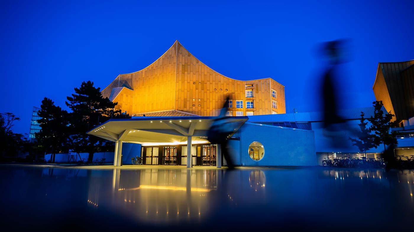 Folge der Haushaltskürzungen: Theater, Opern, Philharmonie – Berliner ...