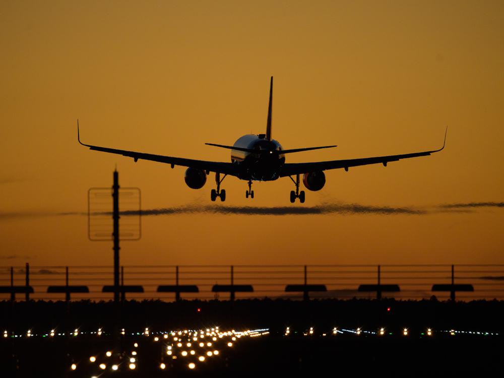 Weiter IT-Probleme am BER: Flughafen kritisiert Luftfahrtbehörde wegen Nachtflugverbot – Wegner ...