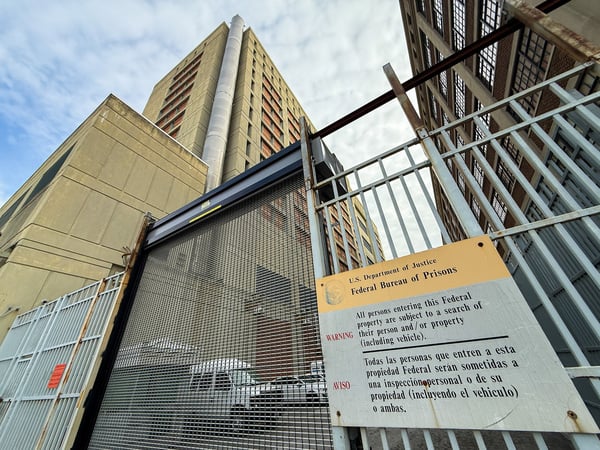 Metropolitan Detention Center Brooklyn: In diesem Gefängnis sitzt ...