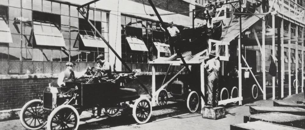 Fließband-Autos 1926: Als Fords „Tin Lizzie“ im Berliner Westhafen ...