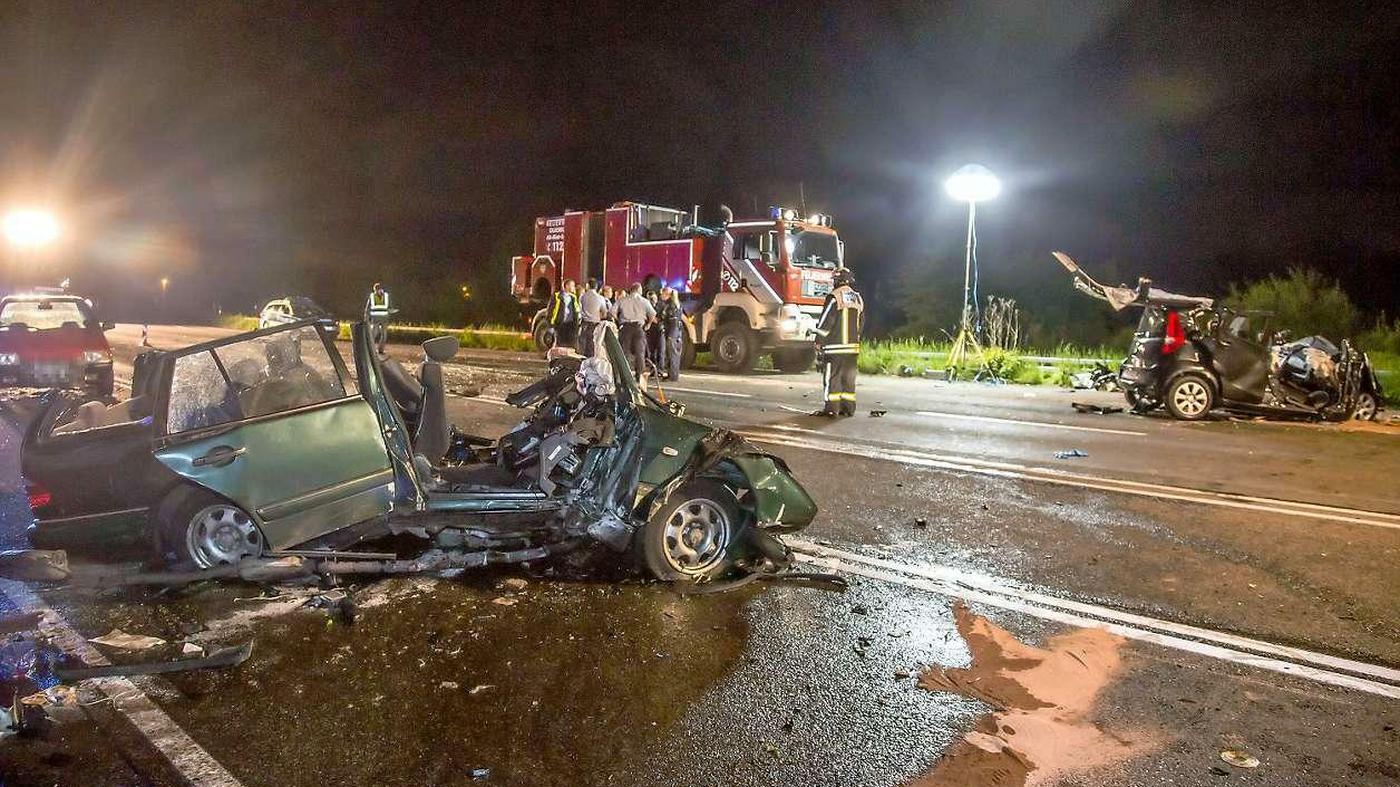 Bundesstraße B 288: Vier Tote bei schwerem Unfall in Duisburg
