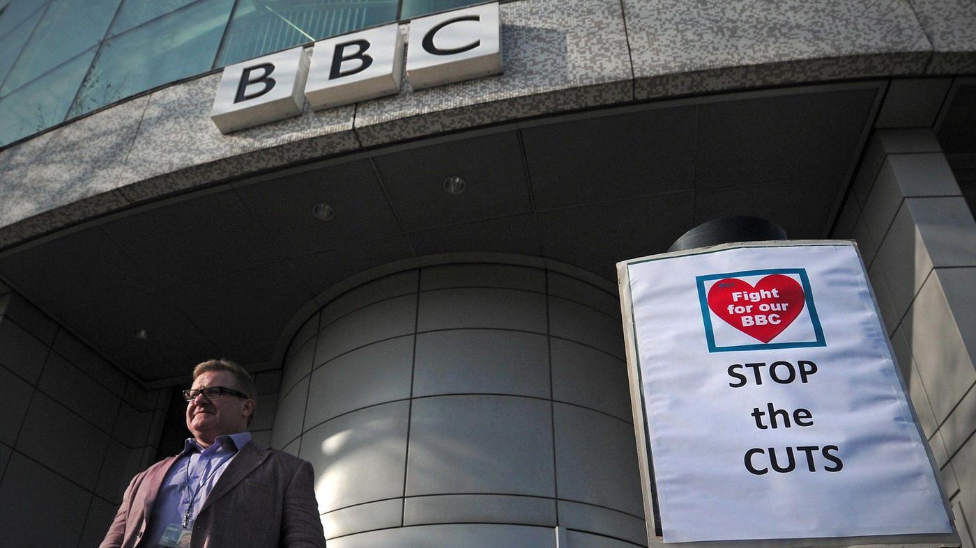BBC muss 1000 Stellen streichen: Immer weniger Briten zahlen TV-Gebühren